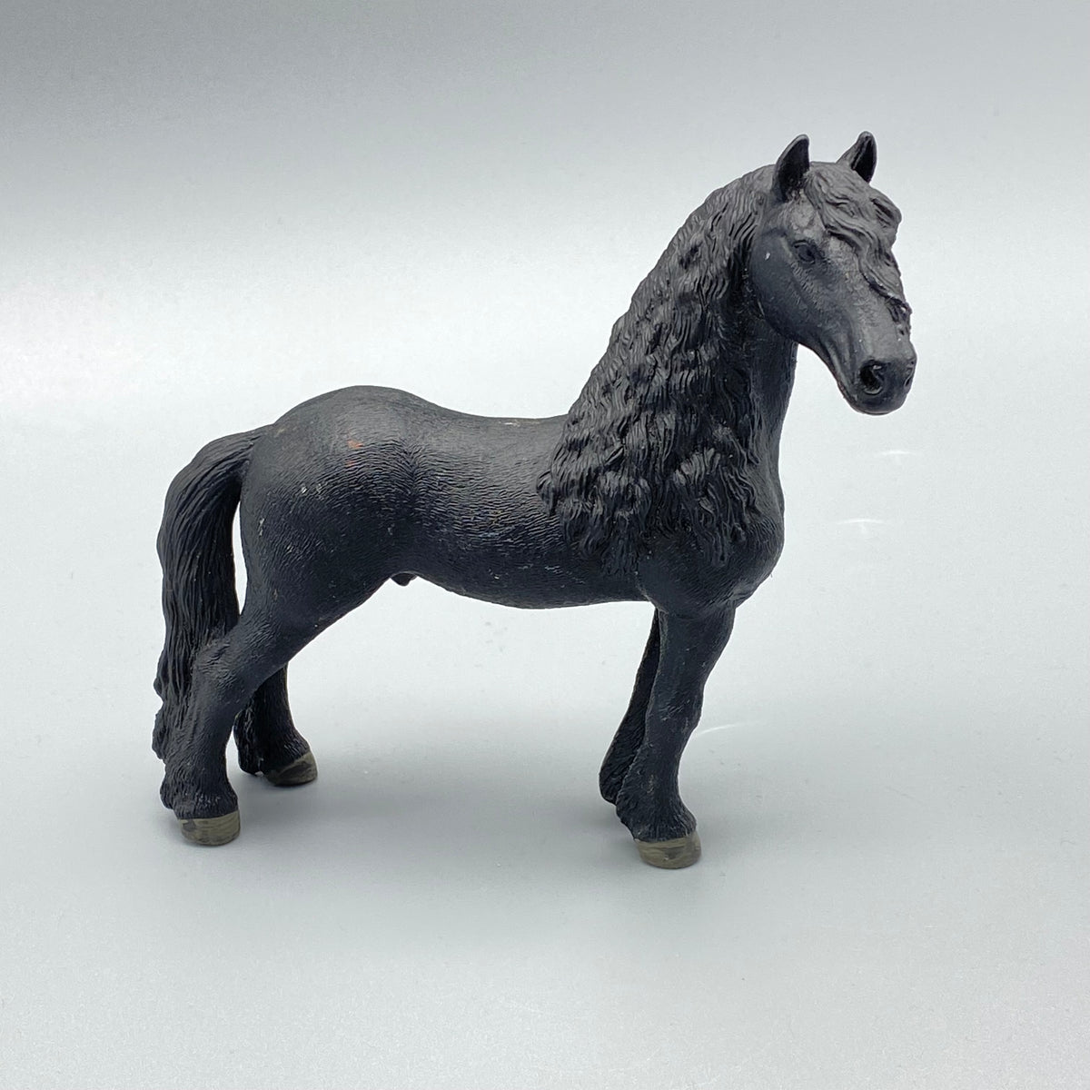 Schleich Horse Club Friisiläinen Hevonen – FLEA LELUKAUPPA